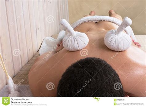 Twee Onderwerpen Voor Massage Liggen Op Hun Ruggen Stock Foto Image