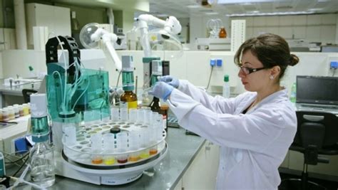 What Is A Microbiologist And What Do They Do Getreskilled