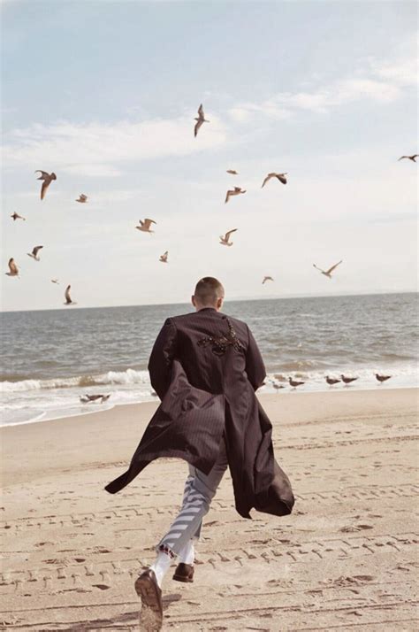 Swallowsac 워크샵 포토 컨셉 스왈로우즈 창업 기념으로 동해로 워크샵을 갈 예정이다 간 김에 기억에 남게 사진도 찍자는 의견이 나왔다 동해에서 작업하시는 사진