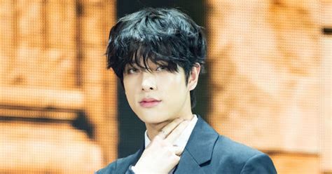 엔하이픈 제이크 화보같은 포즈 [사진]