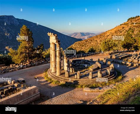 Tholos Of Delphi Temple Of Athena Pronaia Sunrise Delphi Unesco