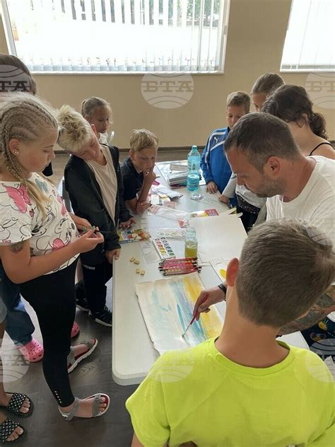 Хуманитарен център във Варна осигурява летни занимания за деца на украински бежанци Утро