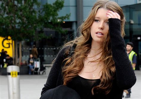 Arnolds Dotter Gav Upp Karriären Efter Otrohetsskandalen