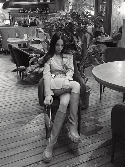 Платье пиджак и высокие сапоги 👢