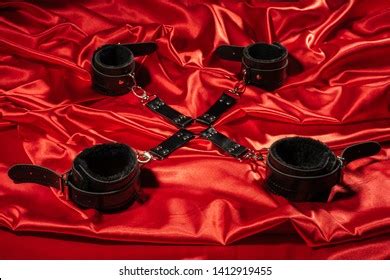 757 Imágenes De Bondage Cross Imágenes Fotos Y Vectores De Stock