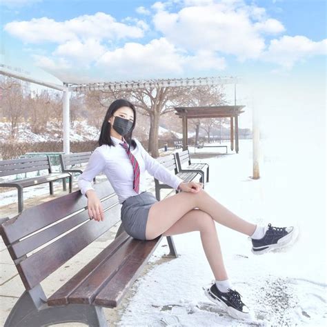 👑교복프로필👑 On Instagram 아직 화요일밖에ㅜㅜ” School Fashion Beauty Leg School Looks