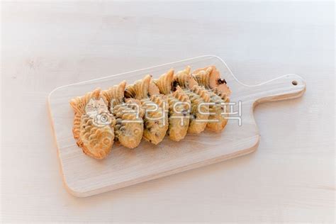 붕어빵 겨울음식 겨울 잉어빵 겨울간식 사진 이미지 일러스트 캘리그라피 Jerom작가