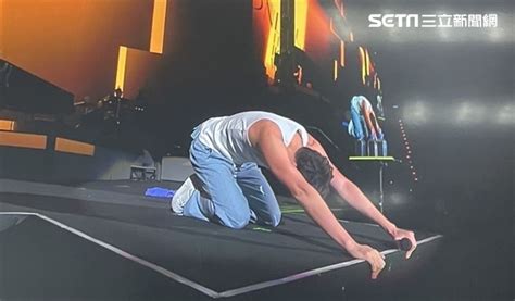 王力宏突然下跪五體投地1分鐘！喊話重新開始吧 為愛的人搏鬥 娛樂星聞