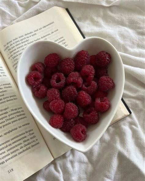 A Bowl Of Raspberries 👼🏼🤍 Raspberry Aesthetic Food Yummy Food