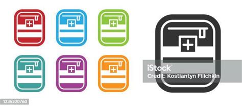 흰색 배경에 격리 된 검은 색 응급 처치 키트 아이콘입니다 십자가 의료 상자 응급 의료 장비 헬스케어 개념 다채로운 아이콘을 설정합니다 벡터 일러스트레이션 0명에 대한 스톡