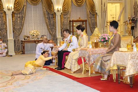 ในหลวง พระราชินี พระราชทานพระบรมราชวโรกาสให้ เจ้าฟ้าสิริวัณณวรีฯ เฝ้าฯ ทูลเกล้าฯ ถวายเงินรายได้