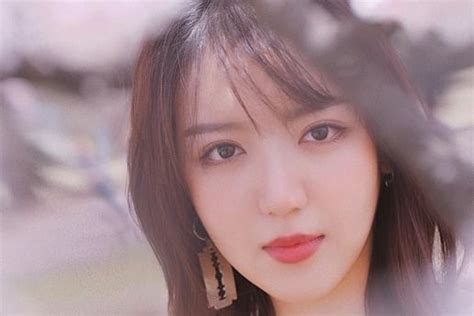 王思潺夏日写真曝光 网友：被她的皮肤圈粉