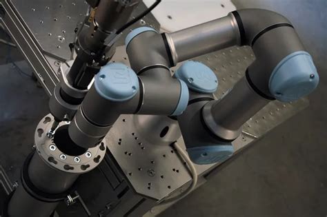 Multifunctional Collaborative Robot Compact Cobot Universal Robot Ultra Lightweight Ur3e 6 Axis