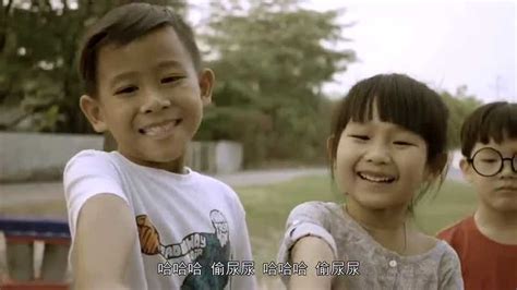 小女孩尿裤子 同伴们都嘲笑她 小男孩挺身而出借裤子给她 高清1080p在线观看平台 腾讯视频