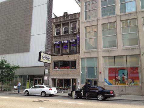 Chicagos Best Gay And Lesbian Bars That Arent Nightclubs Urbanmatter