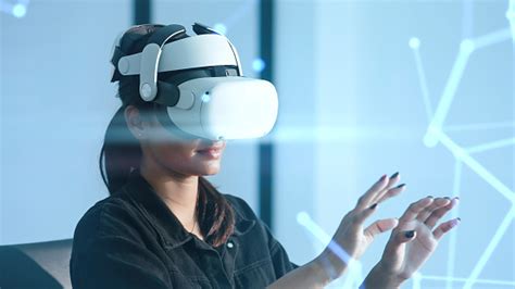 Vr 고글을 쓴 여성들은 홀로그램 스크린으로 인터넷 메타버스 시스템에 연결하면서 공중에서 손가락을 가리키고 만진다 미래의 디지털 기술 가상 현실 개념 인공지능에 대한 스톡