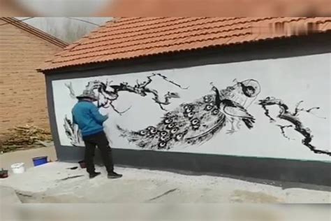 大叔真是太牛了，用烧火棍画出栩栩如生的图案！图案大叔