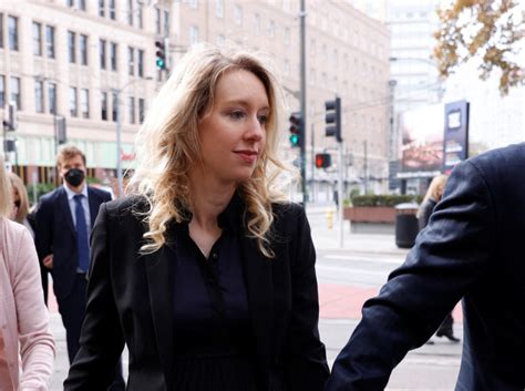 מיליארדרית הצעירה בעולם נידונה ל 11 שנות מאסר בגין הונאת משקיעים חדשות מעריב