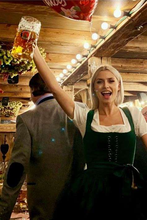 Pin By Igori On German Girls Beer Fest Outfit Oktoberfest Woman