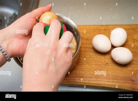 Serial Of Egg Shell Bleaching Procedure For Coloring Eggs For Easter Serial Of Egg Shell Bleaching Procedure For Coloring Eggs For Easter