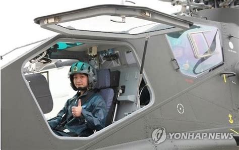 중국 첫 공격형 헬기 여성 조종사