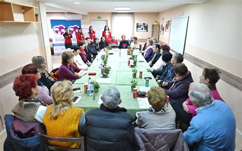 Министерката Тренчевска во посета на Центарот за дневен претстој за стари лица во Чаир