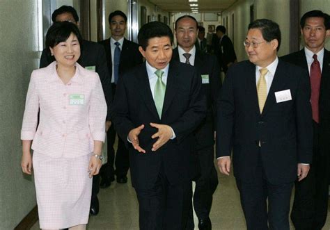 노무현사료관 [kbs 특별프로그램 출연 후 오찬장으로 이동하는 노무현 대통령]