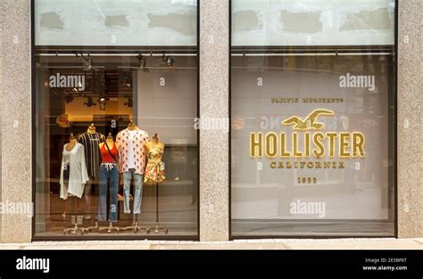 Where Is The Hollister Store Located At Glenda Macon Blog