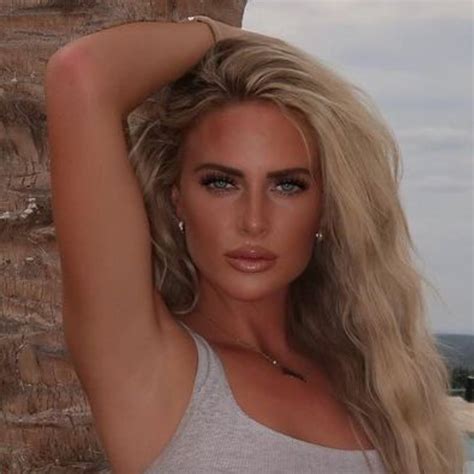 Worlds Hottest Softball Player Goes Viral For Stunning Pool Photo