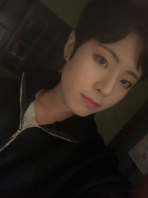 다시 숏컷하면 남자친구 더 못 만들겠지😭 지금 3년정도 머리기르는 중인데 숏컷병이 오고 있다 🤦🏼‍♀️ 부산 맞팔