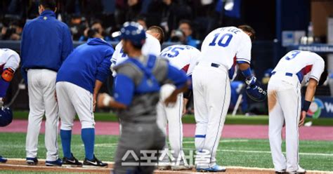 [ss포토]고개숙인 대표팀 면목이~