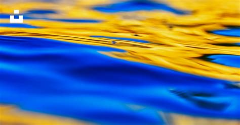 파란색과 노란색 수면의 클로즈업 사진 Unsplash의 무료 파랑 이미지