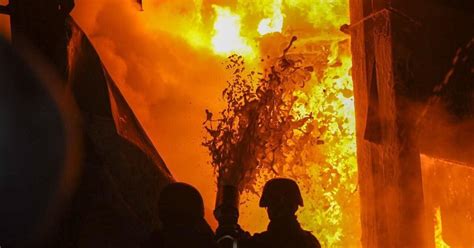 Ліквідовано пожежі які виникли через атаку РФ на Одесу Цензор НЕТ