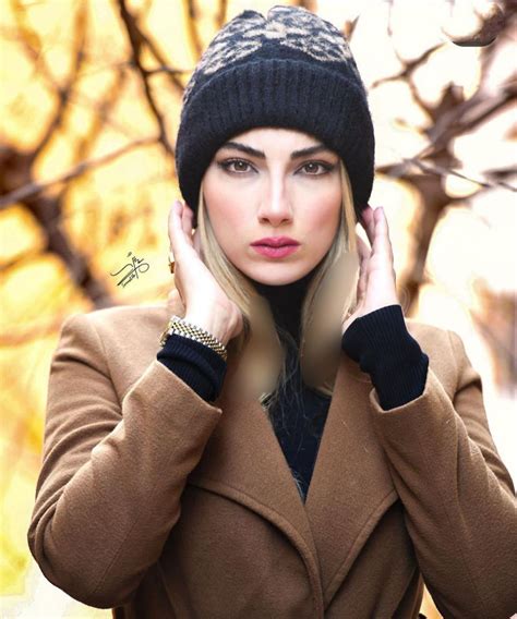 عکس جذاب بازیگر نجلا با استایل زمستانی