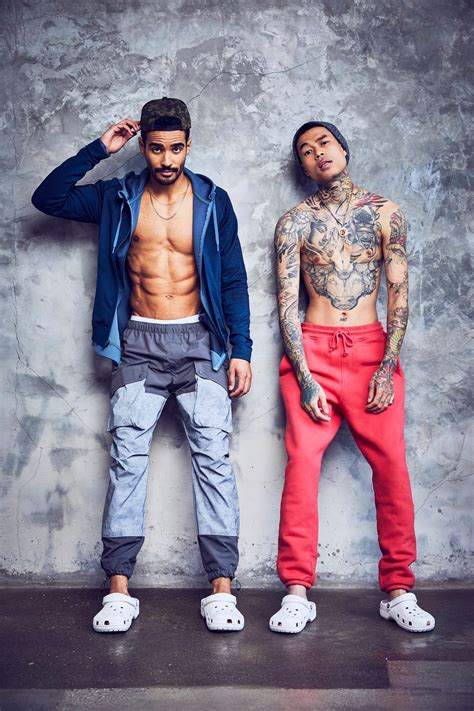 Crocs 클래식 클로그와 함께라면 내가 바로 이 구역 힙스터😎 크록스 Crocs 클래식 Facebook