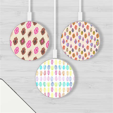 Naked People Wireless Charger Vulva Fast Charging Station For All Qi Enabled Iphone X