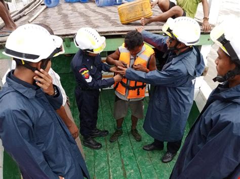 ပေါက်တောမြို့၌ ခရီးသွားပြည်သူများ အန္တရာယ်ကင်းစေရန် ရေယာဥ်များကို စစ်ဆေး Myanmarnationalpost