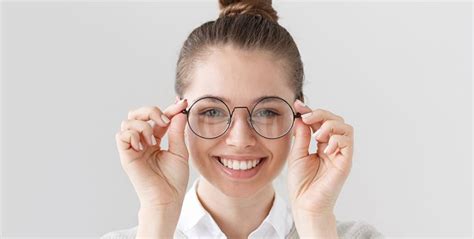 Gli Occhiali Da Nerd Diventano Fashion Ecco Modelli E Abbinamenti Visionottica