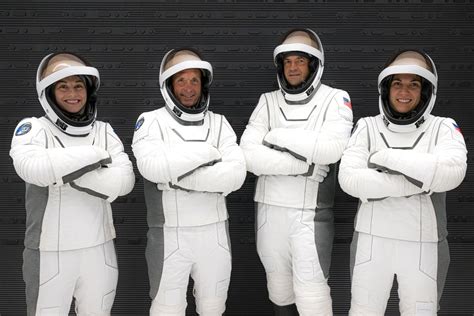 Live Updates Spacex Polaris Dawn Spacewalk Makes History Cnn