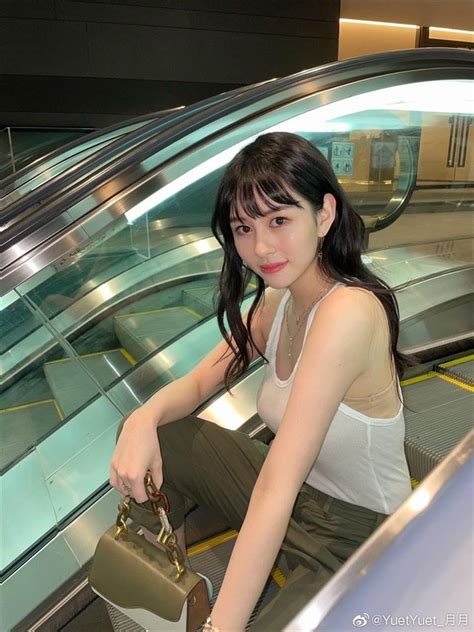 Con gái Khâu Thục Trinh gợi cảm ngang ngửa mẹ sao