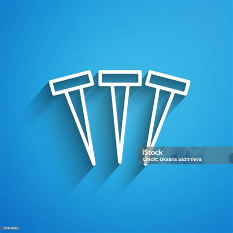 흰색 라인 금속 손톱 아이콘은 파란색 배경에 격리 긴 그림자 벡터 강철에 대한 스톡 벡터 아트 및 기타 이미지 강철 건설 산업 건축하기 Istock