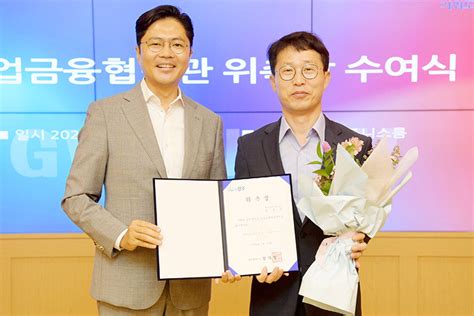 포토 김광진 광주시문화경제부시장 유훈수 신임 산업금융협력관 위촉장 수여 위키트리