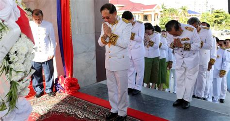 ឯកឧត្តមសាស្ត្រាចារ្យ ឈាង រ៉ា រដ្ឋមន្រ្តីក្រសួងសុខាភិបាល ដឹកនាំប្រតិភូក្រសួង