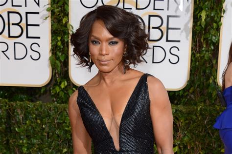 10 Celebs Over 50 Wed Like To See Naked
