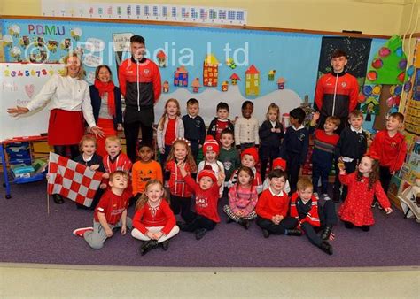 39618504 Derry Cityâ€™s Jack Lemoignan And Liam Mullan Pictured With Mrs Kivelhanâ€™s P1 Class