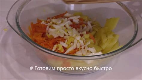 Этот салат с кальмарами часто подавали в советских кафе и ресторанах С