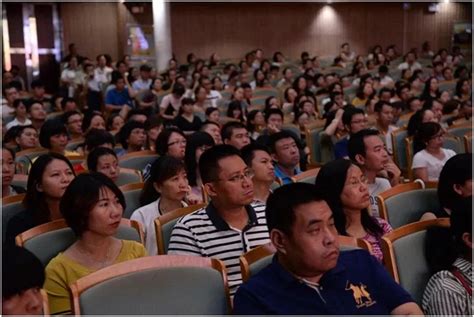 家校共育 让孩子更 享”学 ——厦门一中本部2018级初一开展家长课堂活动教育 家校共育 让孩子更 享”学 ——厦门一中本部2018级初一开展家长课堂活动教育