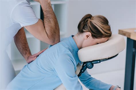 Massagem Relaxante No Ambiente De Trabalho Conheça Os Benefícios