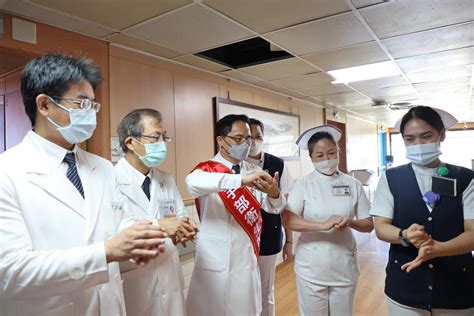 世界手部衛生日 花蓮慈濟院長林欣榮突擊檢查同仁洗手七步驟 中廣新聞網 LINE TODAY