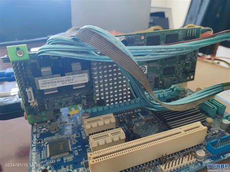 阵列卡 8盘位背板 Ibm300g硬盘 技嘉b75 I3 3220t 4g内存 三件套 〓器材友情交换〓 矿石收音机论坛 Powered By Discuz